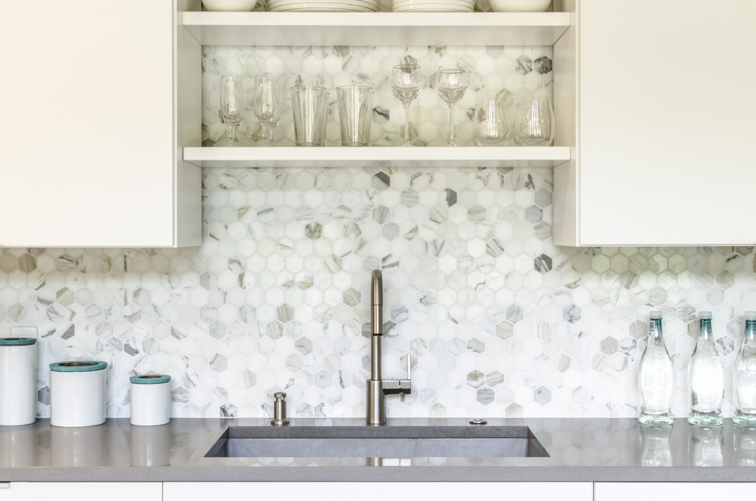 7 Tips on How to Install a Backsplash - LX Hausys