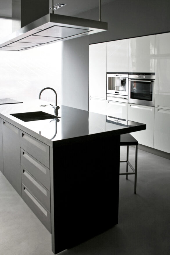 14 Inspiring Ways to Design Kitchens With Black Countertops - LX Hausys